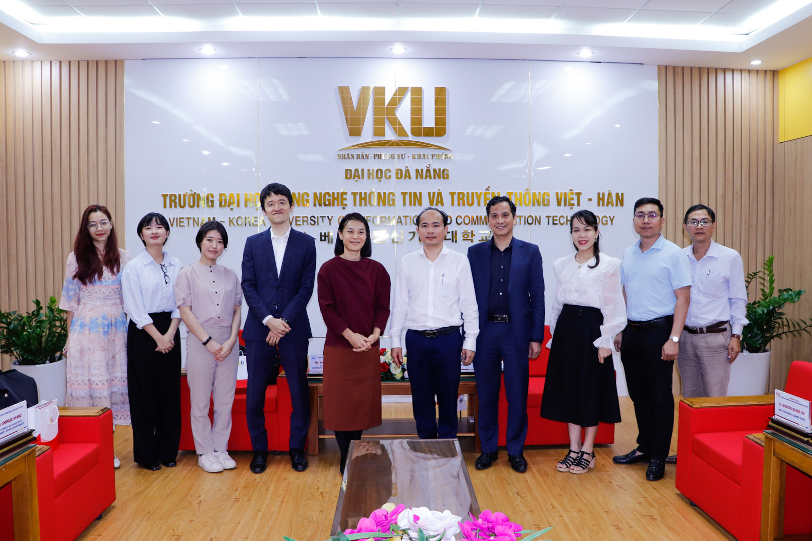 VKU가 일본 국가협력기구 JICA과 함께 방문 및 교류 - Trường Đại học Công nghệ Thông tin và ...