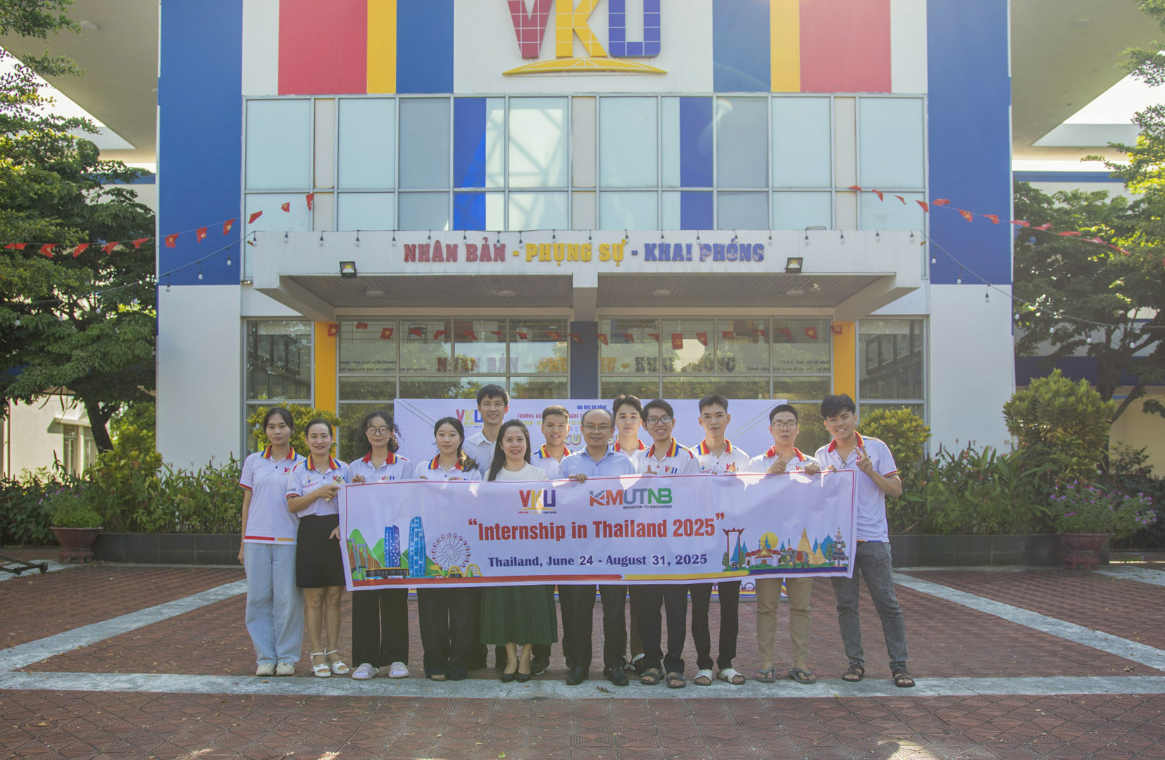 09 VKU Students Depart for Internship in Thailand: A Journey of ...